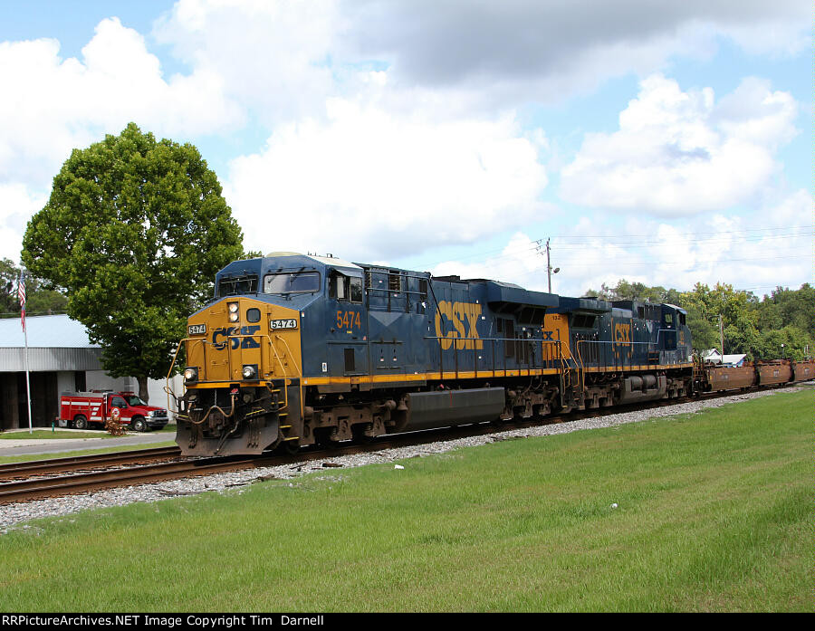 CSX 5474 on unk stack train